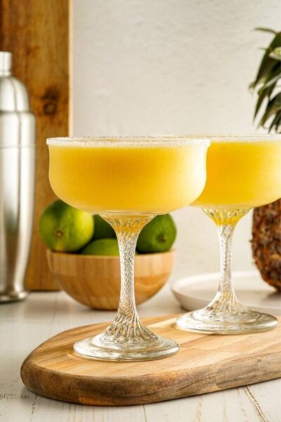 How to Make Mango and Pineapple Mocktails: Frozen Mocktail Recipe