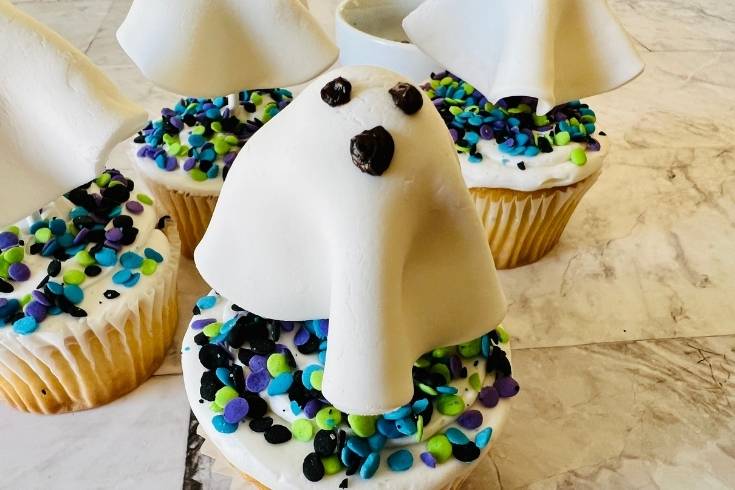 Halloween Ghost Cupcakes with Fondant Cake Toppers